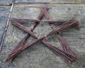 DIY Giant Rustic Star Wreath: A Festive Addition To Your Home - 2K Crafts